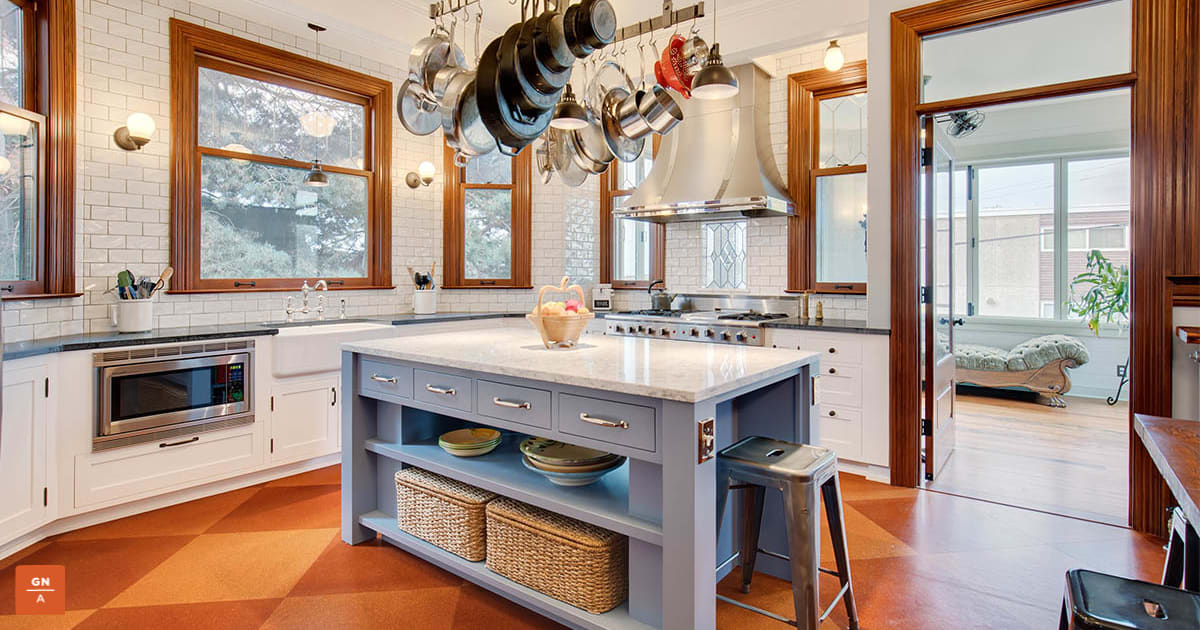 Beacon Hill Victorian kitchen island with Gas Range by Gant Nychay ...