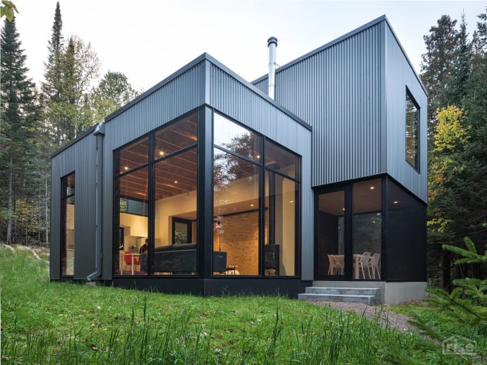 Modern meets Rugged in this 950sqft Minnesota Cabin