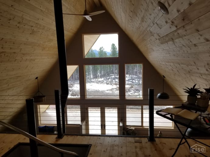 An Off-Grid Cabin in the Black Hills is a “Real Gift” for Growing Family