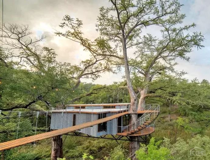 Glamping Sustainably: A Luxe Way to Experience Nature