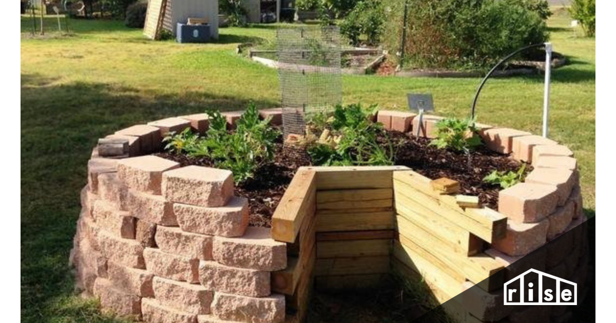 Small Scale Farming for Your Backyard: The Keyhole Bed