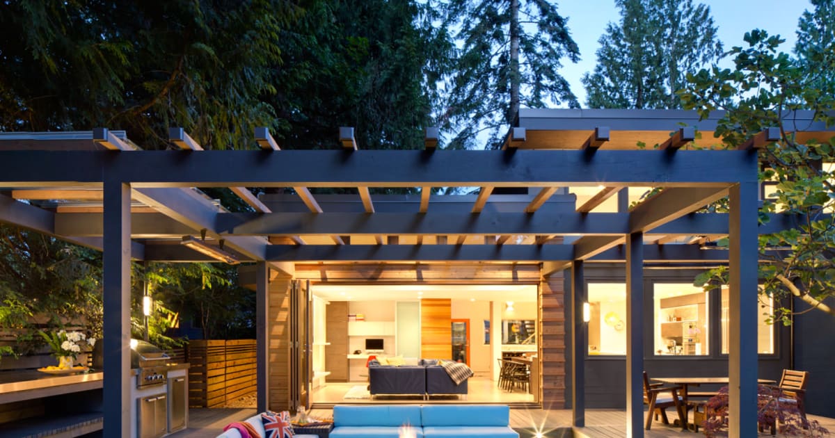 Rise | Patio with Accent Outdoor Lighting by Naikoon Contracting