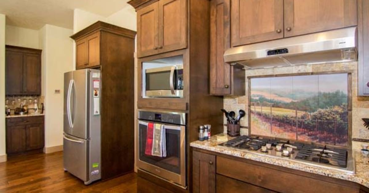 Rise | Kitchen with Gas Range by Winsome Construction