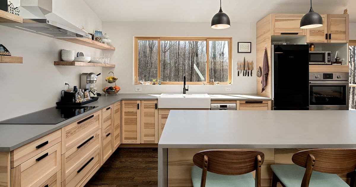 Rise | Ridgeline kitchen with Engineered Hardwood by Deltec Homes