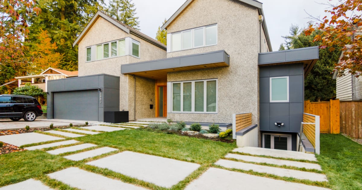 Rise | Exterior with Solar Outdoor Lights by Naikoon Contracting