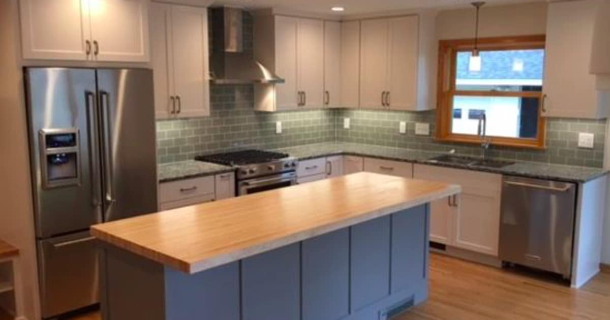 Rise | Kitchen with Low-Flow Kitchen Faucet by Constructive Builders